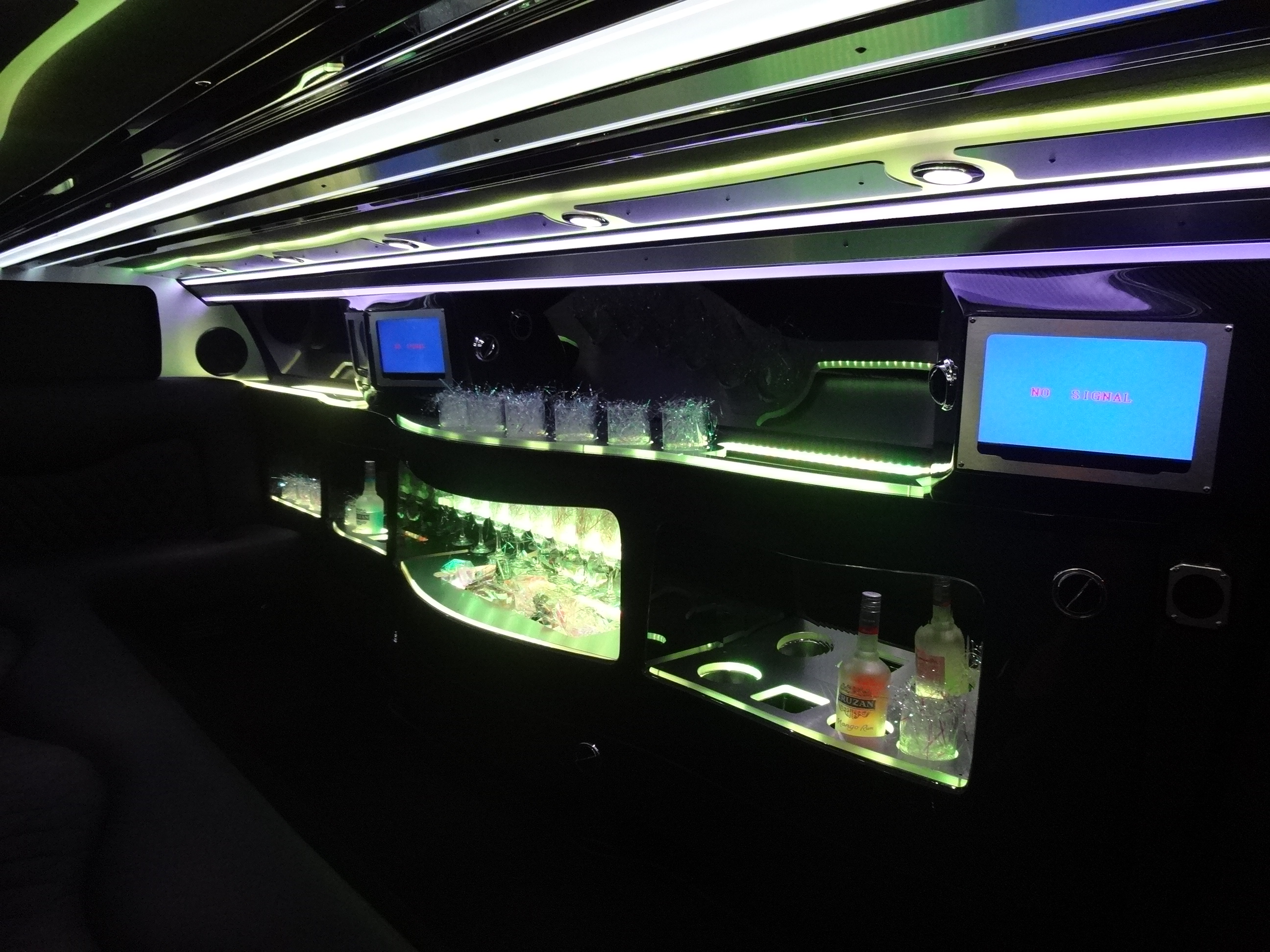 Chrysler 300 - Up to 10 Passengers | Extreme Limousine