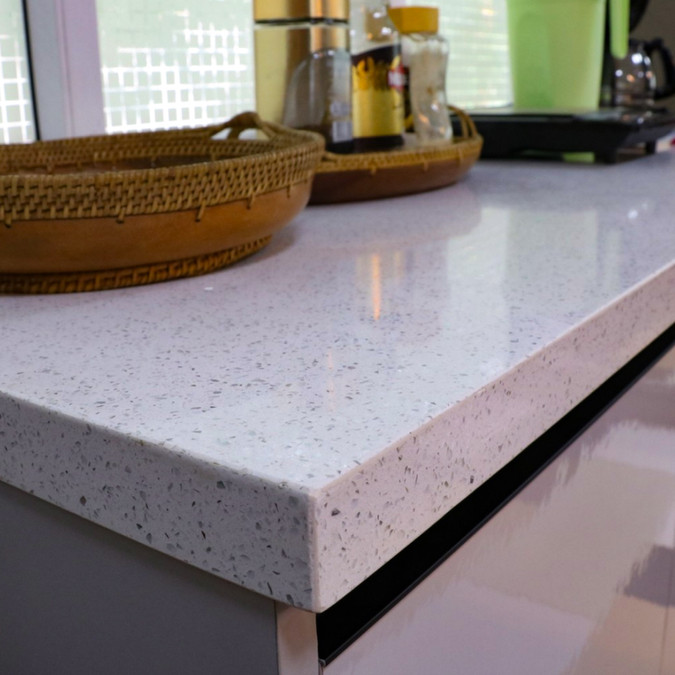 PROJECTS | MARKEE ABSOLUTE QUARTZ | SOLFLEX SOLID SURFACE