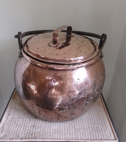 18th/early 19thc very large copper pot with lid | Rod's Curiosities
