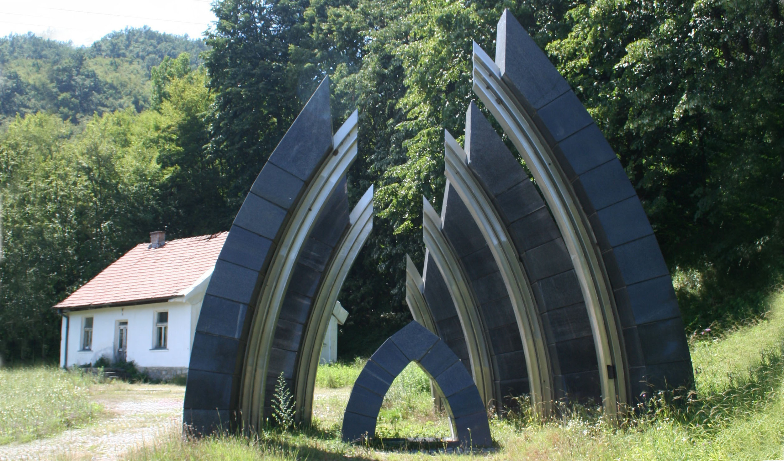 Spomenik Database | Stolice Memorial at Brštica