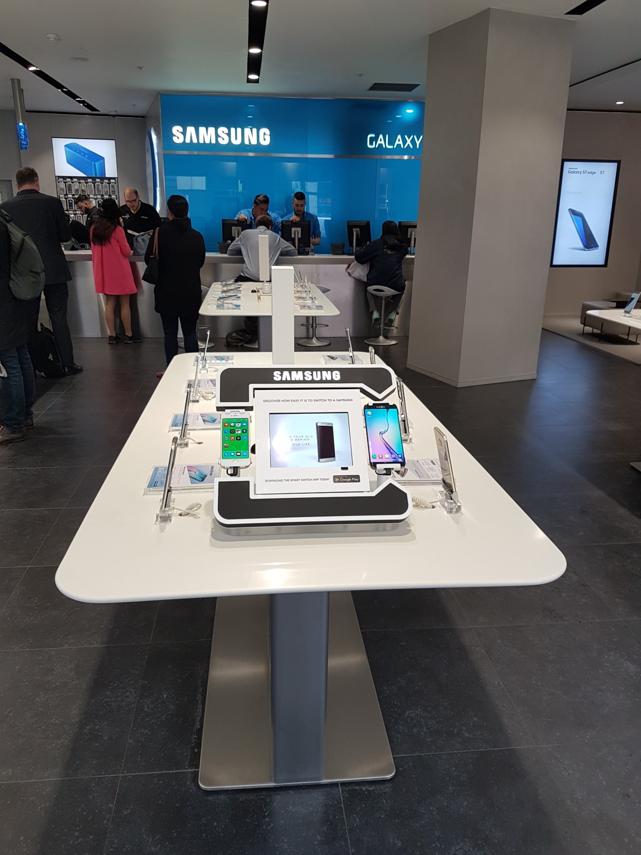 Samsung - Smart Switch | Digital Point of Sale Displays for Retail