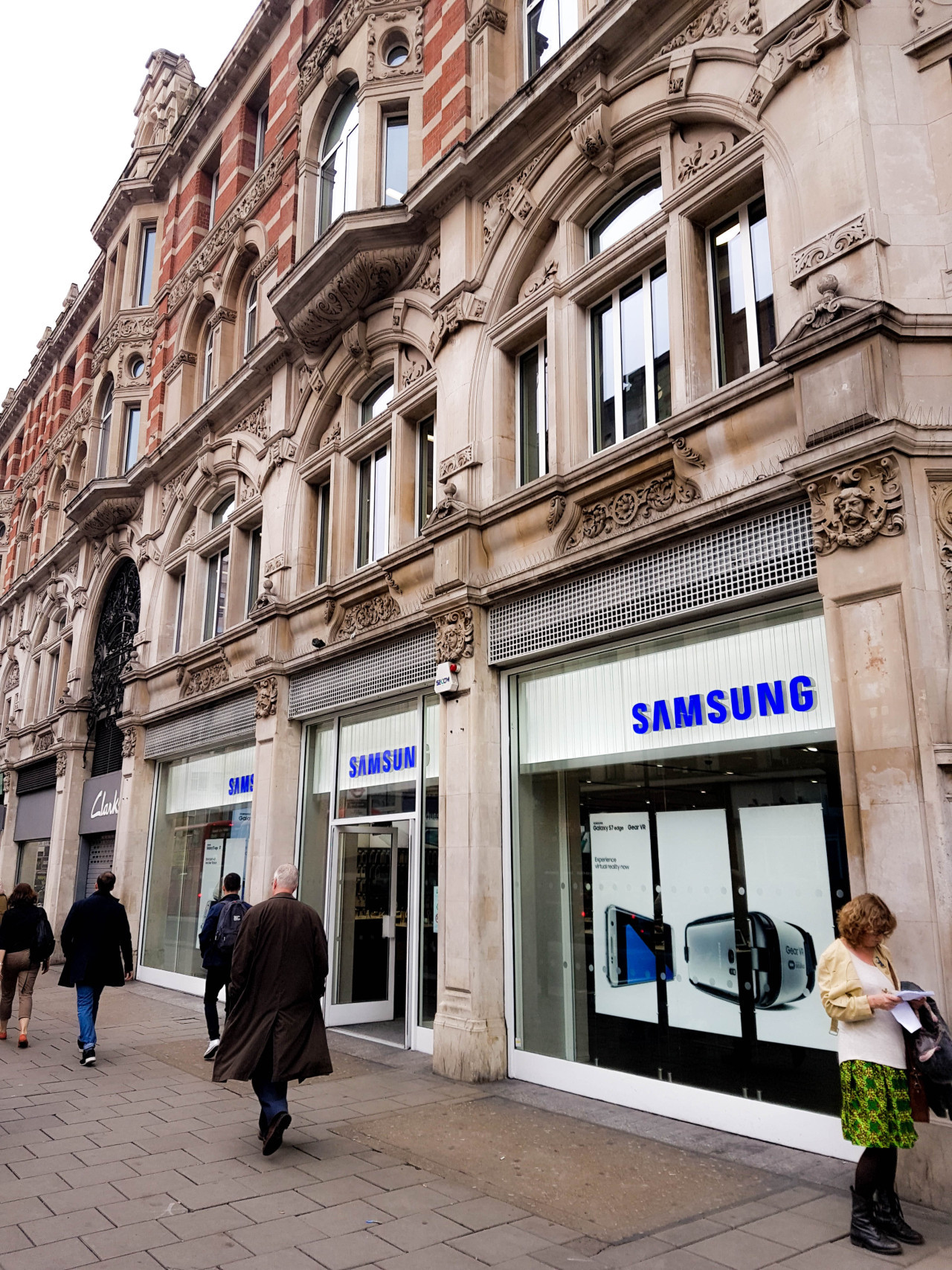Samsung - Smart Switch | Digital Point of Sale Displays for Retail