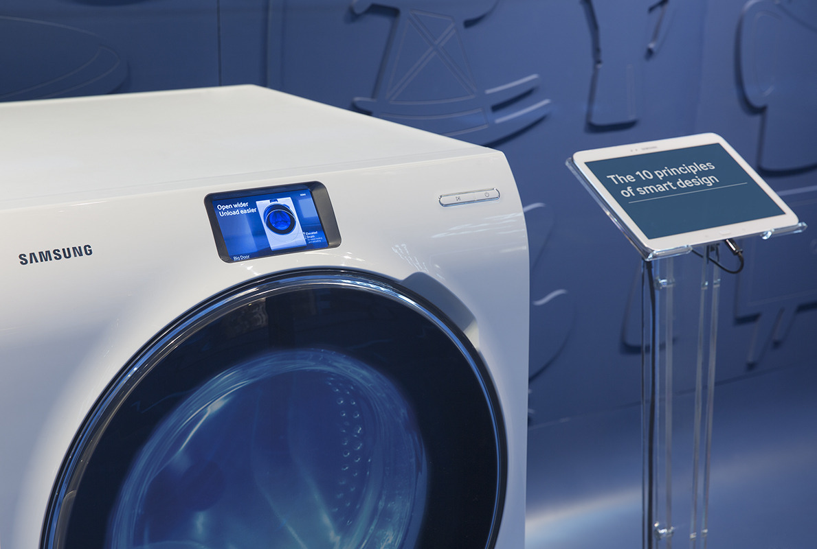 Samsung - WW9000 | Digital Point of Sale Displays for Retail