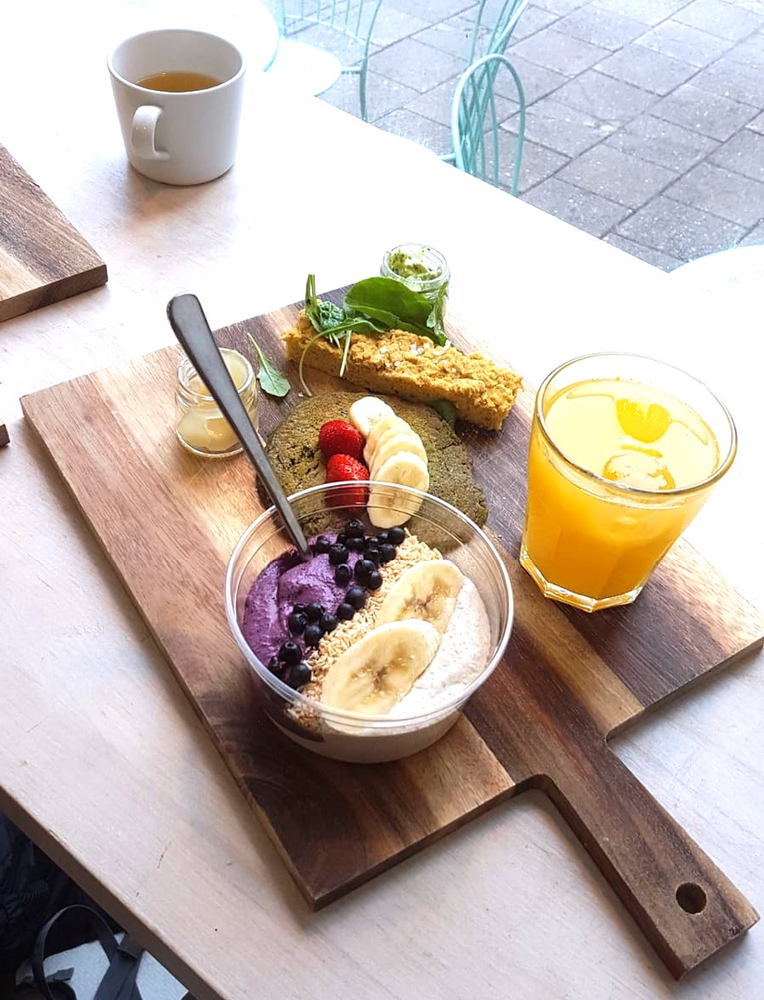 Cold porridge w/ berry nice cream