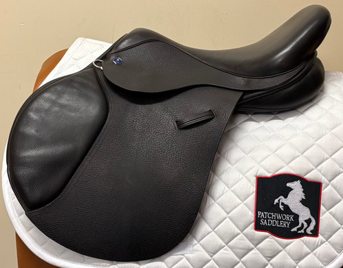 Hastilow and Sons Field Master Jump 17" $2500 #572 | Patchwork Saddlery