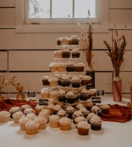 Acrylic Cupcake Stand | PicKell’s Perfect Events OSC
