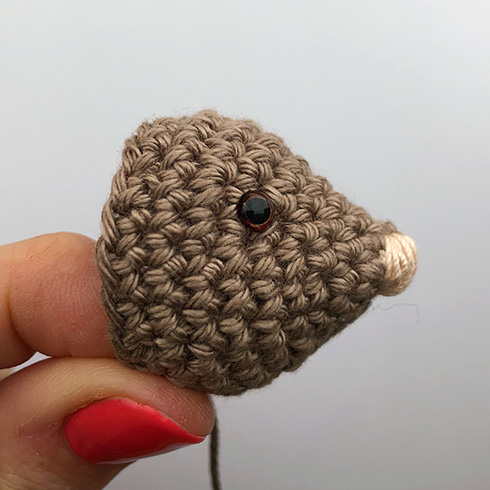 Cute animal magnets // free crochet pattern