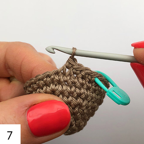 Cute animal magnets // free crochet pattern