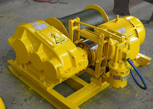 Pipe pulling machine