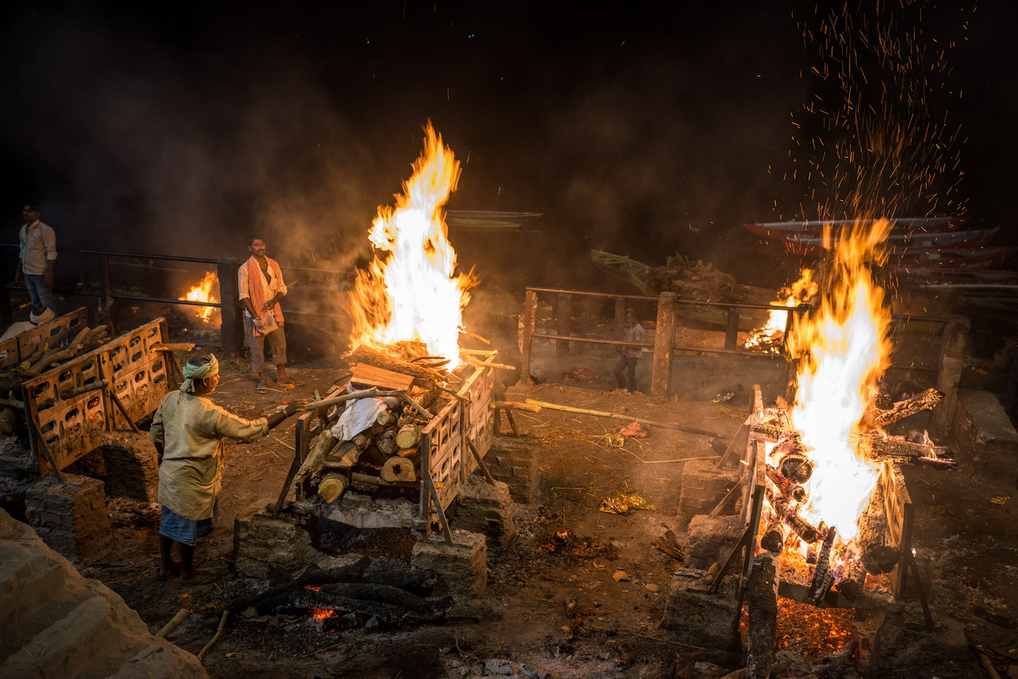 Ganga river funeral fires | Leo van Versendaal Photography