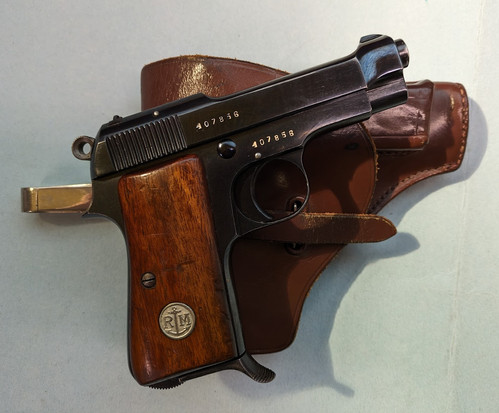 1931 Royal Navy Beretta 407856 Axis Pistols p 273 | JanStillCollection