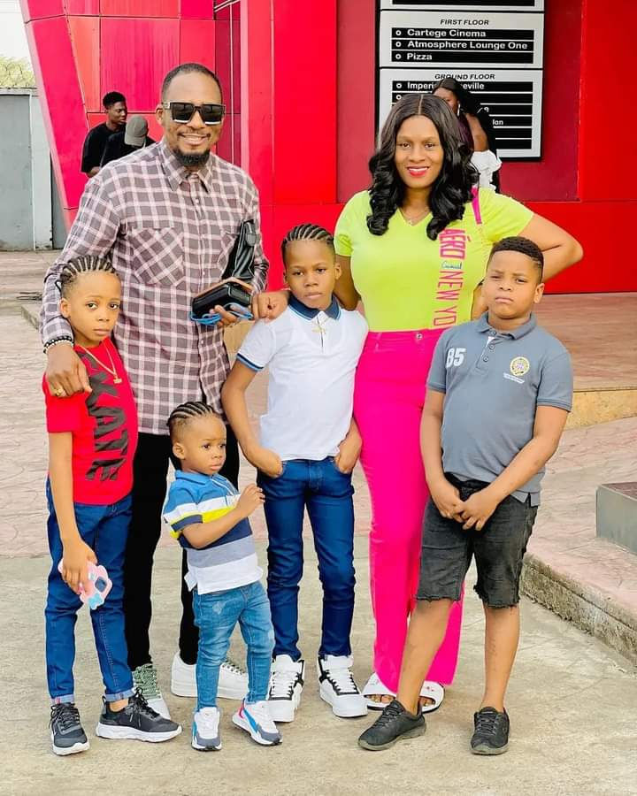 Actor Junior Pope strikes a pose with the Swag nation!