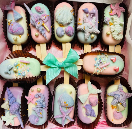 Happy gift box of 12 cakesicles ocean theme | Last minute desserts