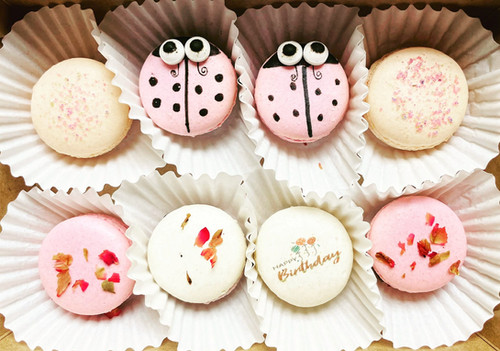 Happy birthday gift box of 8 macarons -Ladybug | Last minute desserts