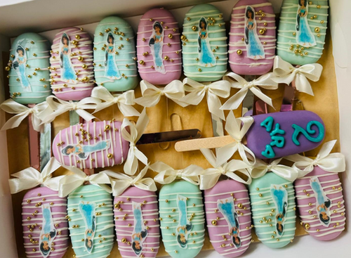 Box of Jasmine Princess Cakesicles | Last minute desserts