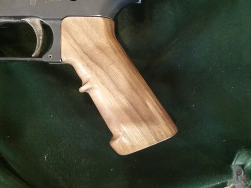 AR-15 - Pistol Grip - Walnut | customfirearmproduct