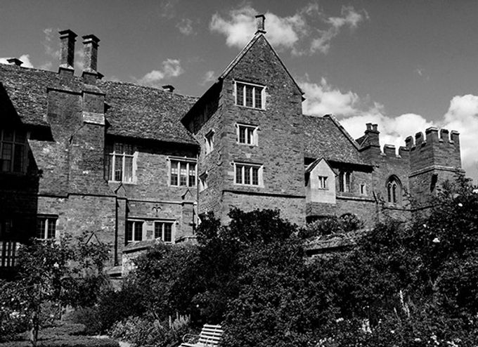 English Manor House Inspiration: Broughton Castle | Huckleberry