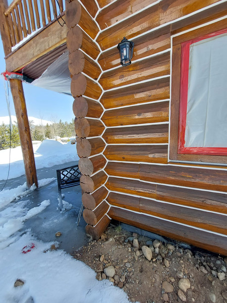 Chinking & Caulking | Log Heaven Homes