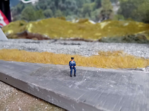 TT3MM009: TT 3mm hand painted early diesel driver sitting with both ...