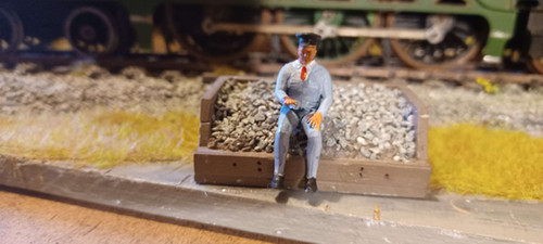 FIG 16: NEW O Gauge hand painted sitting steam loco driver, with right ...