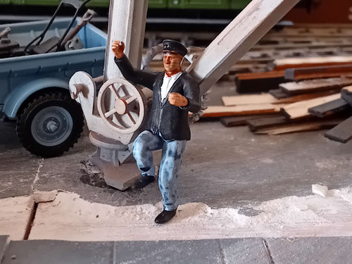 O Gauge loco crew member climbing into cab | Moor View Models