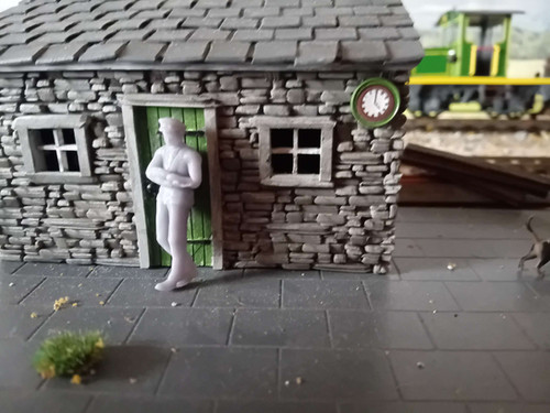 FIG: BR026: O Gauge Bare Resin loco crew standing relaxing with arms ...