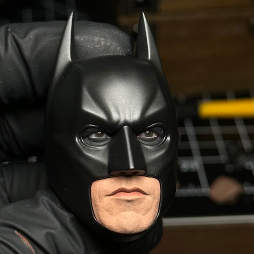Deluxe Screen Accurate - The Dark Knight Cowl - Hot Toys The Dark ...
