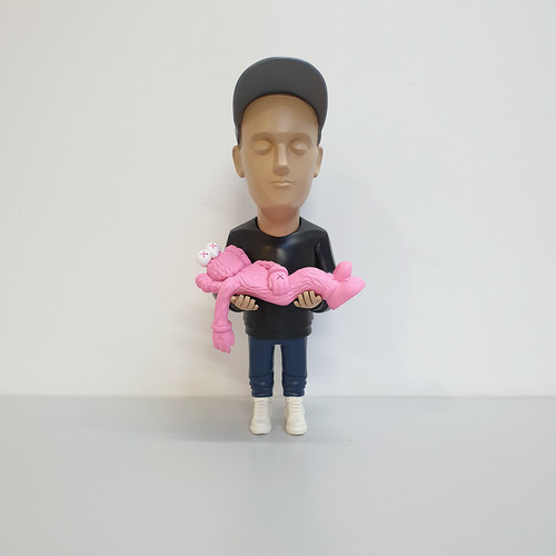 Art toy Kaws Gone Rose | Hype Your Room