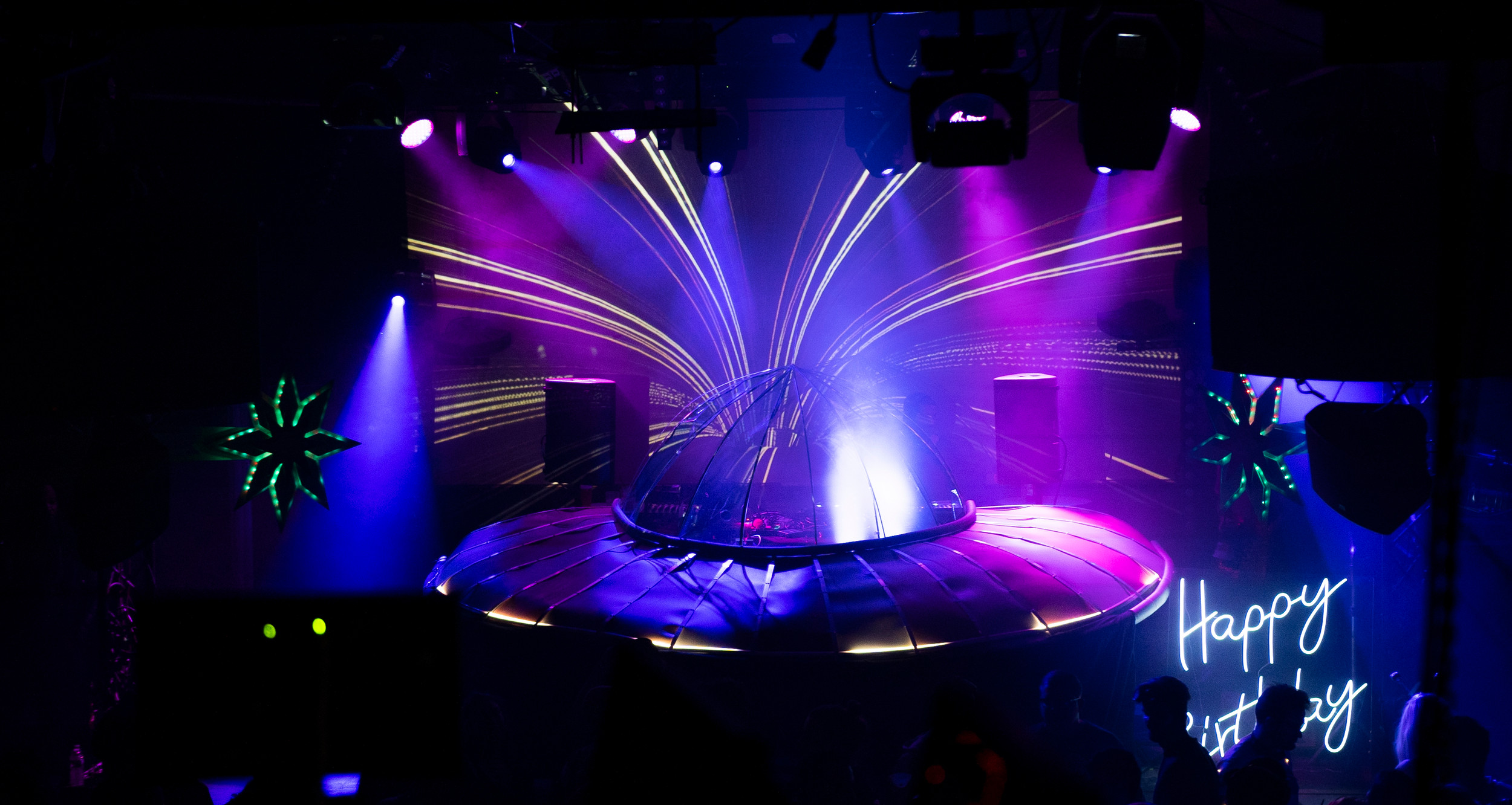 Projet "UFO DJ booth" | OUTCHESQUE