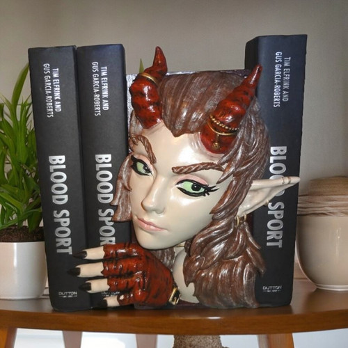 Devil Woman Book Nook | Amati Tesori