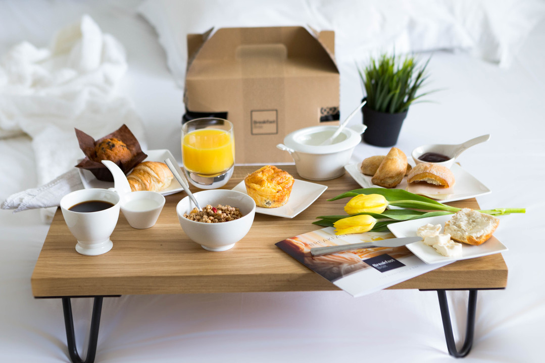 A patented paper lunch box for combined food & beverage delivery l ...