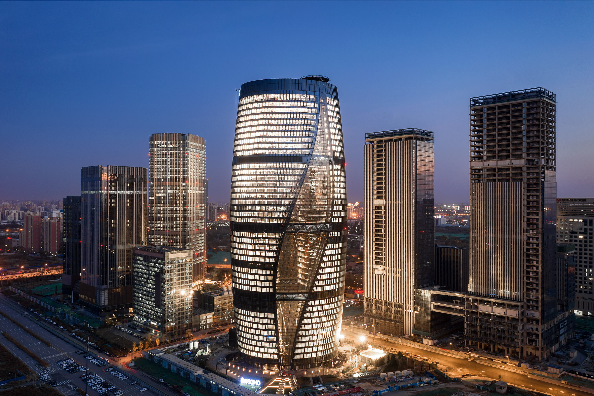Leeza SOHO/Zaha Hadid Architects ประติมากรรมในคราบสถาปัตยกรรมยุคใหม่ ...