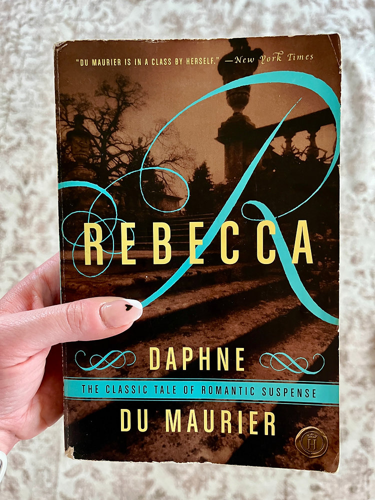 Happy Spooky Valentines! A Review of Rebecca Daphne du Maurier