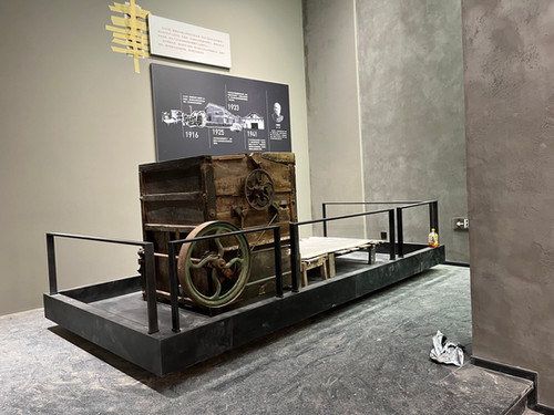 Museum decoration showcase display racks | Caamatech