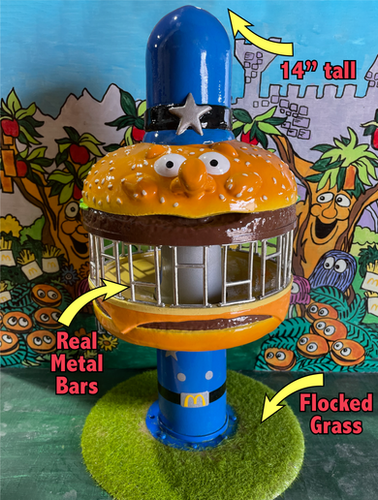 Officer Big Mac jail miniature | Times8