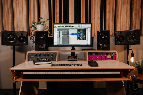 The CAPITAN Studio Desk | Nave Desks