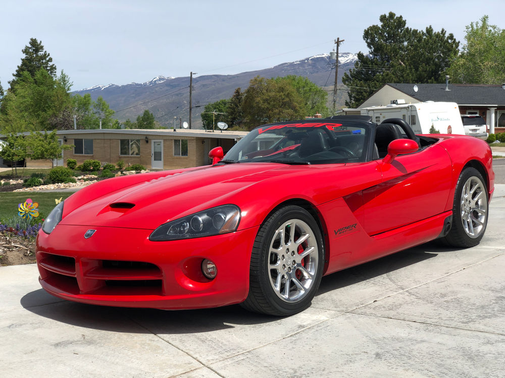 Review: 2004 Dodge Viper - I drove a Viper and I'm still alive.