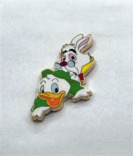 WHITE RABBIT & LOUIE - Magic Carpet Ride - Disney Pins - TRADERS ...