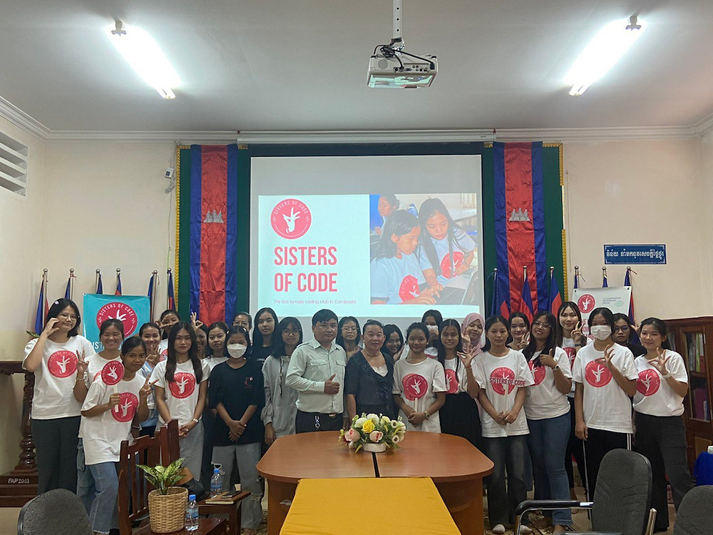 Sisters of Code Gathers with Teachers and Students in Battambang Community