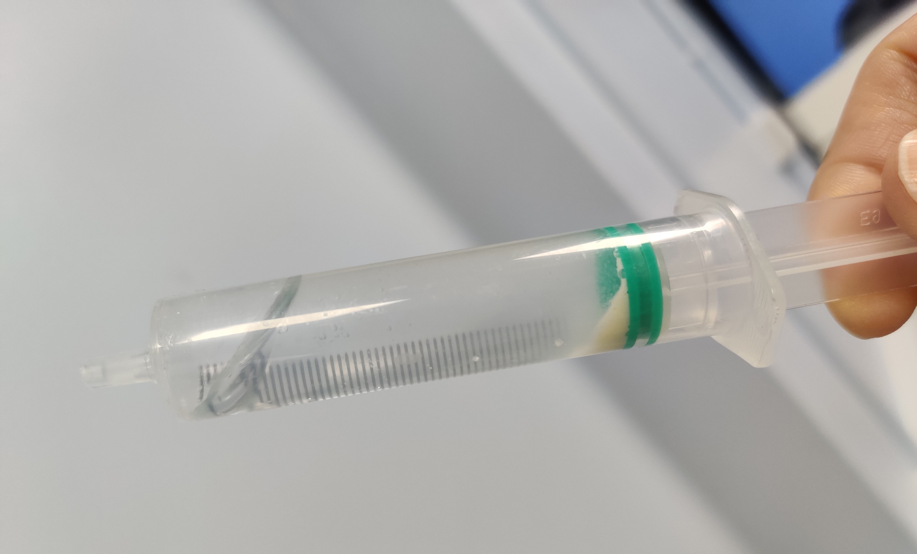 How is shoulder barbotage/lavage "treating calcific tendonitis" done?