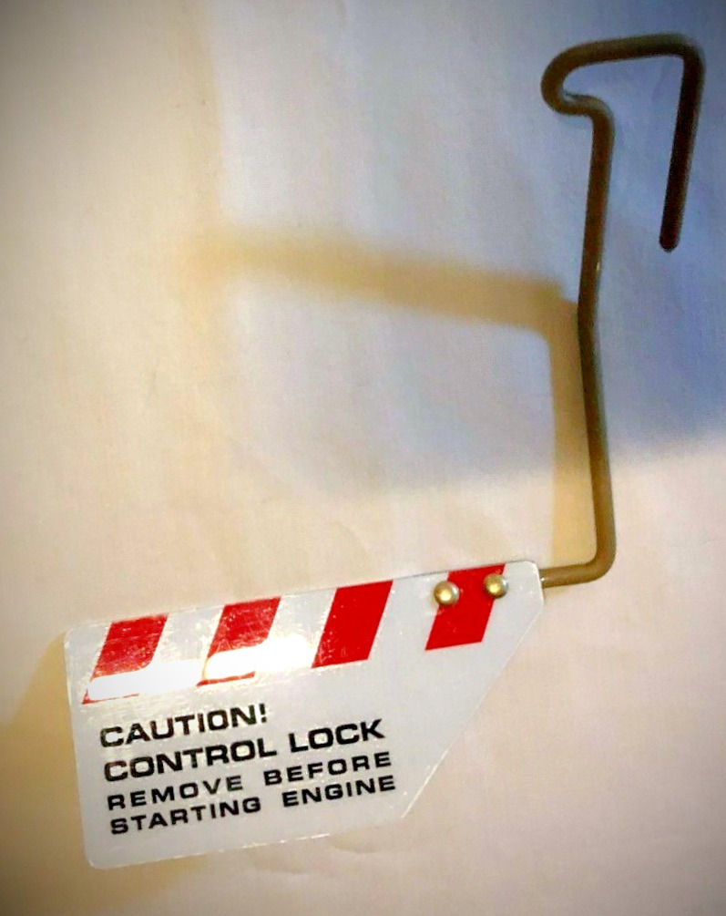 Cessna Control Lock 150M serial | RoyalAirProducts