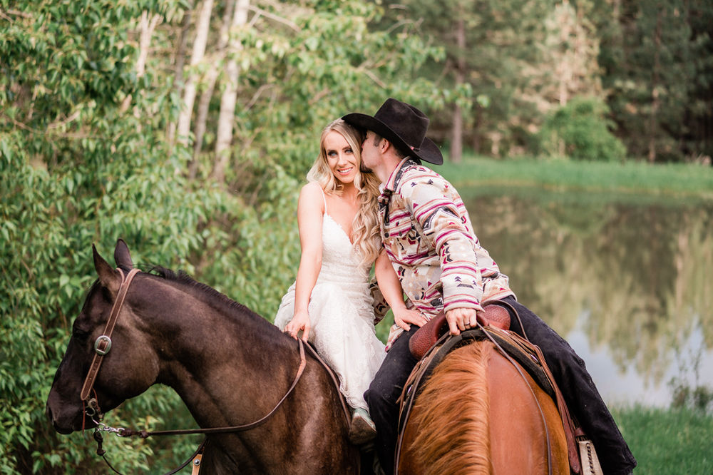How to have an incredible equestrian adventure wedding!