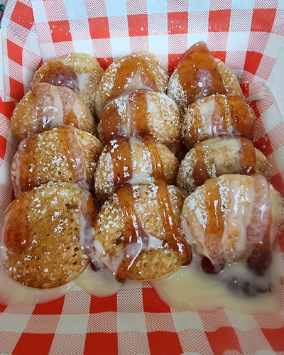 Live Mini Buttermilk Pancake Catering Station | La Italiana