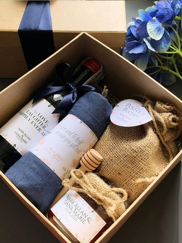 Shawl, Red Wine, Honey & Coffee Gift Set | Kraft Box | Eve & Alice