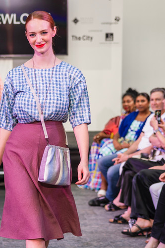 JAPANESE YARN-DYED SQUEEZE FRAME BAG | The Sewloist