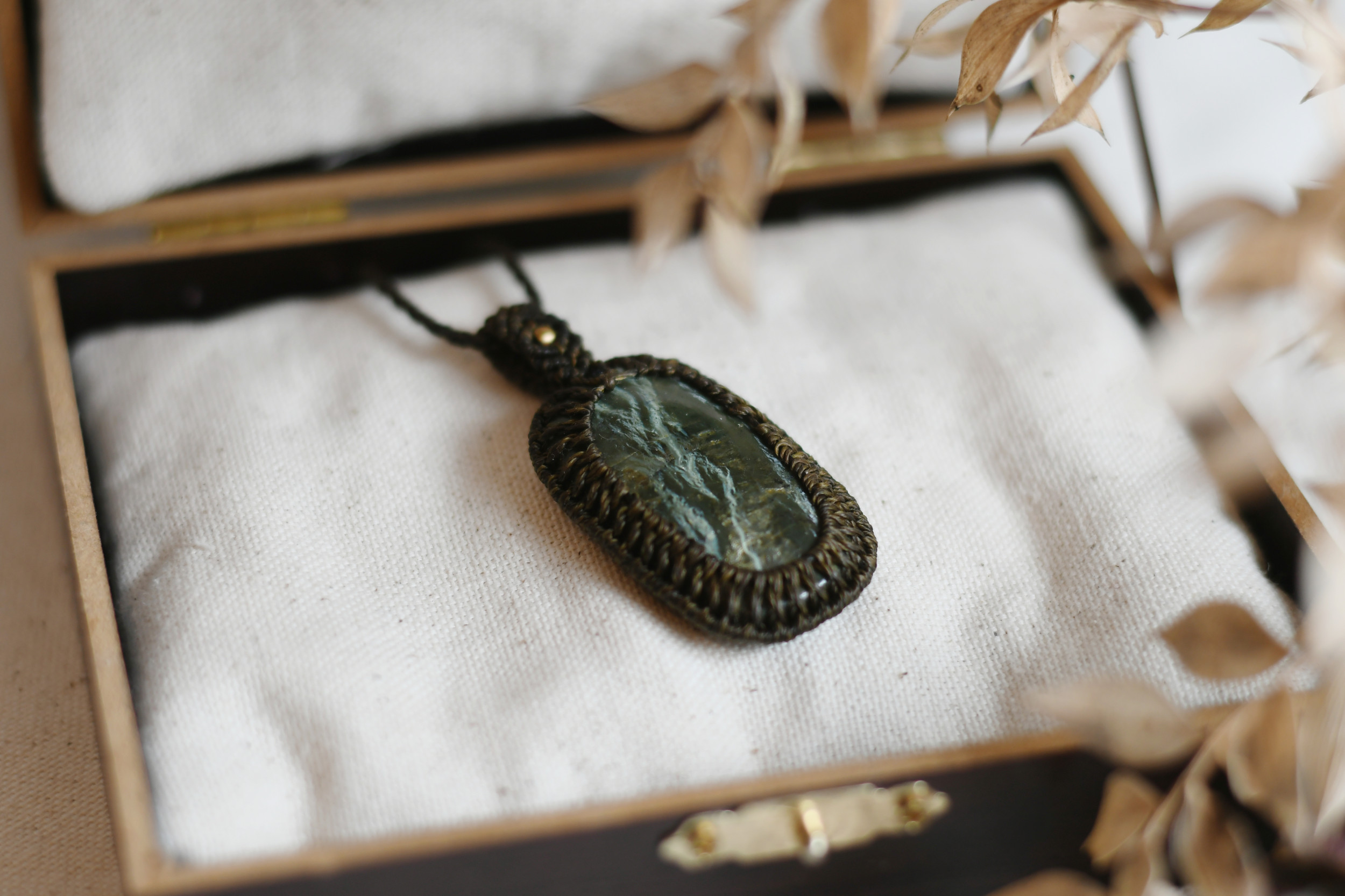 Bijoux en micro-macramé TorrenCiel : Galerie photo des créations adoptées