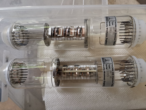 ELECTRON MULTIPLIER WITH 4 ELECTRODES | Vaclab Solutions