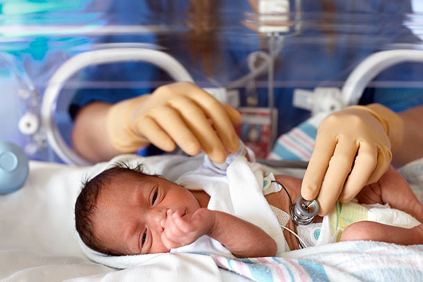 What does a NICU nurse do?