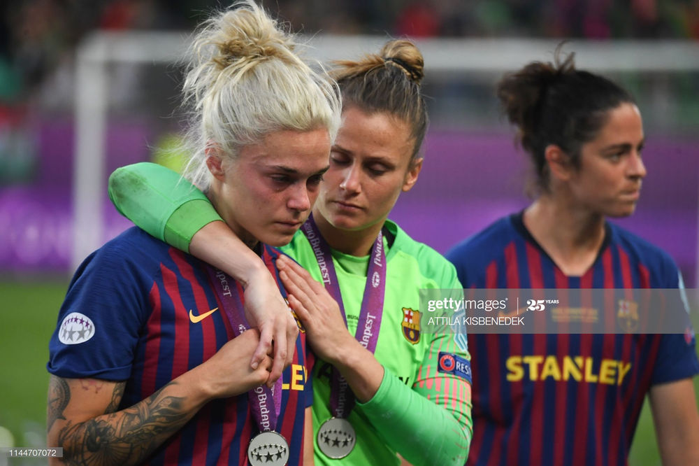 Mapi Leon - The Unbreakable Wall at the back