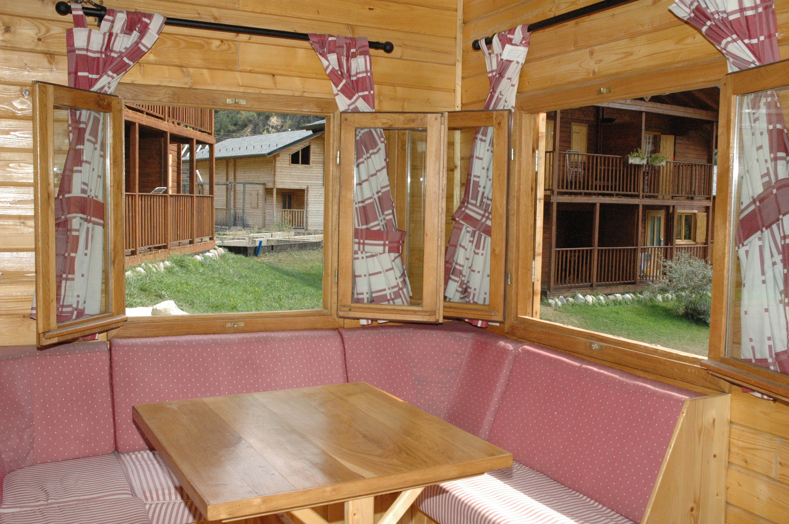 BUNGALOWS.CAST | fronterapark